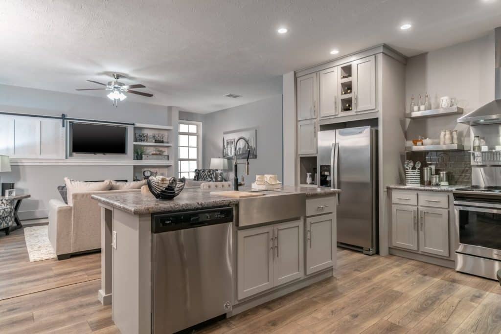 Champion Dutch Diamond Shelby 3264 215 Kitchen 3 (Large) - D&W Homes